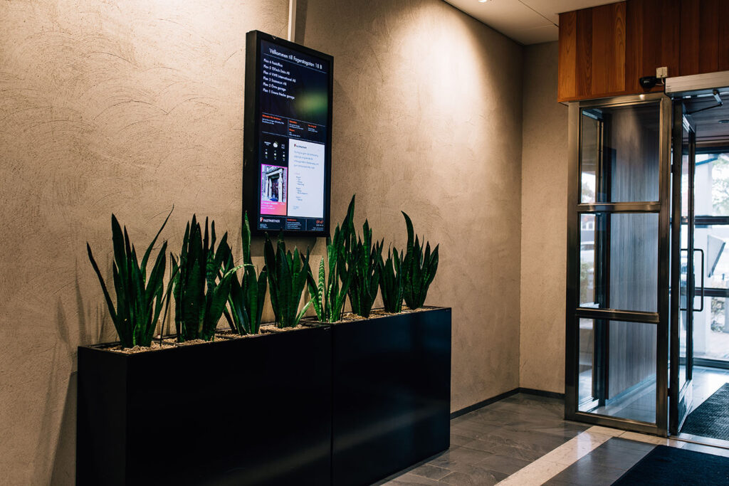 Keeping visitors and tenants informed at Fastpartner - Smartsign